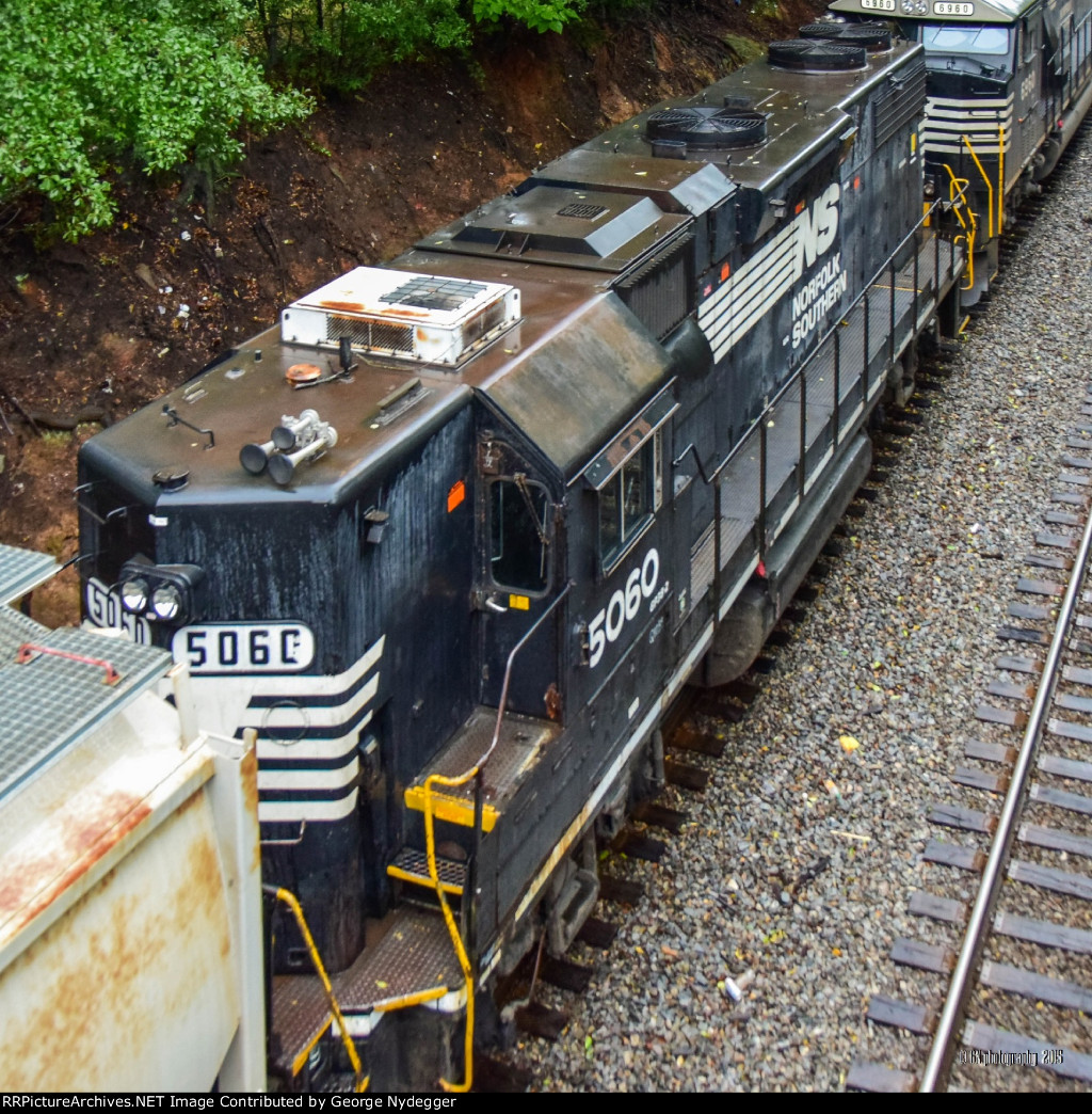 NS 5060 / GP38-2 "High-Hood" take a look from above while you can.....
